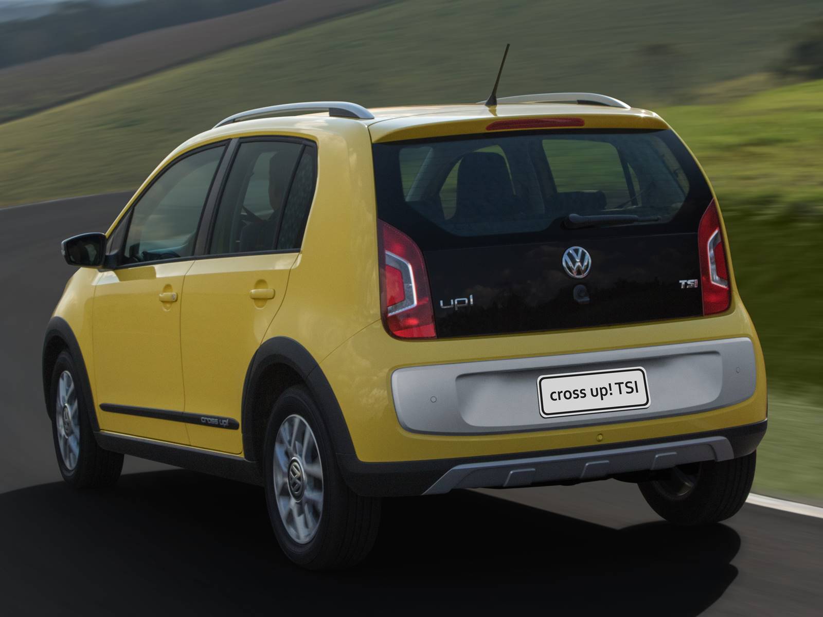 Volkswagen Cross Up! comemora um ano de mercado