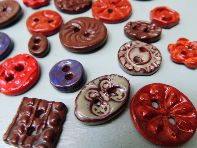 22 Applegate Lane: Making Ceramic Buttons