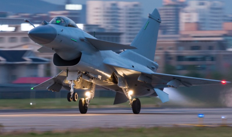 WARFARE Blog: CHENGDU J-10 FIREBIRD O delta canard chinês