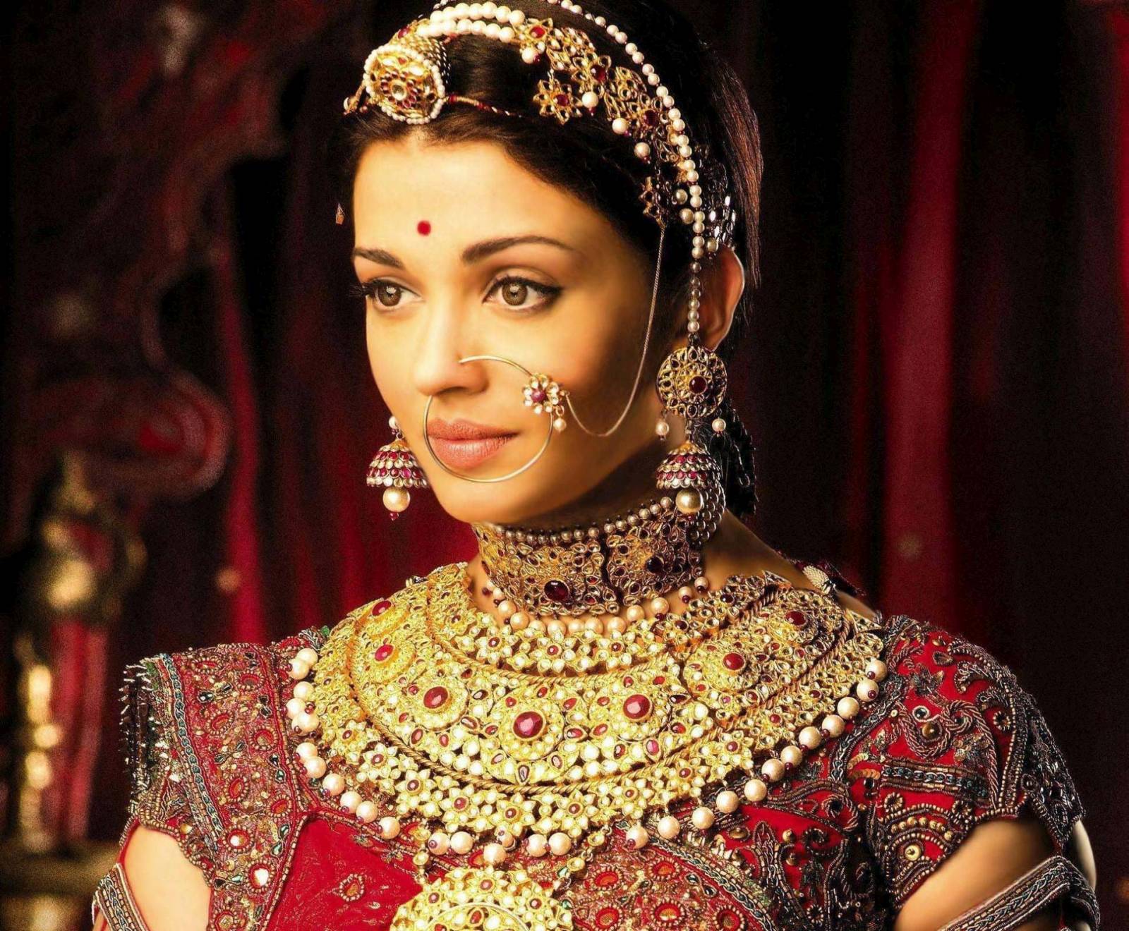 Aishwarya Rai without Dress Backless Images photos