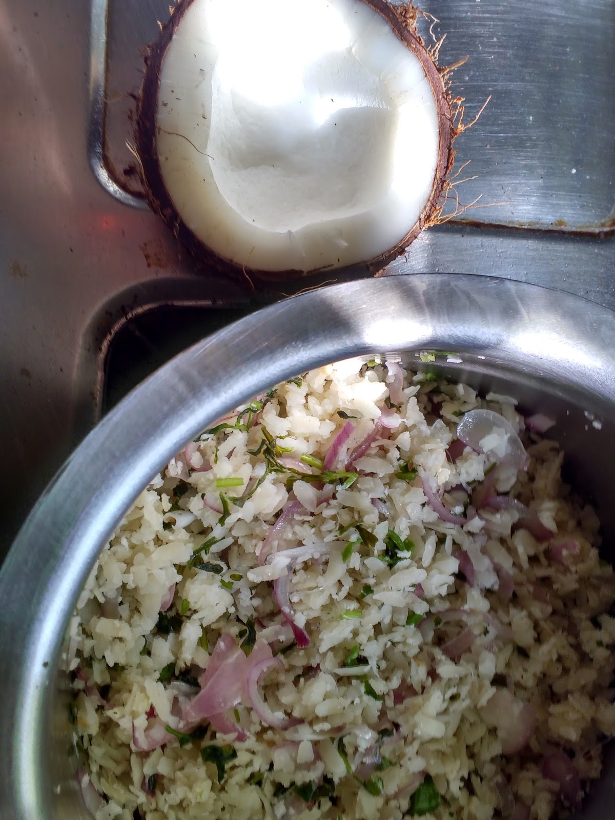 Thenas Vanas: Simple Onion Poha - Neerulli Bajil – Erulli Avalakki ...