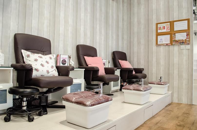 Mia's Review: Gelish Manicure at Home Nails Salon [Sponsored] ~ MollyMia