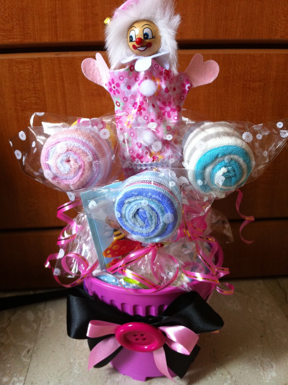 Nurie's Creations - Diaper Cakes & Baby Gifts: Towel Lollipop Diaper Pot