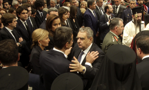 ΠΡΕΖΑ TV ©: Όλη η εγχωρια διαπλοκη παρηλασε στη κηδεια του Κωνσταντινου ...
