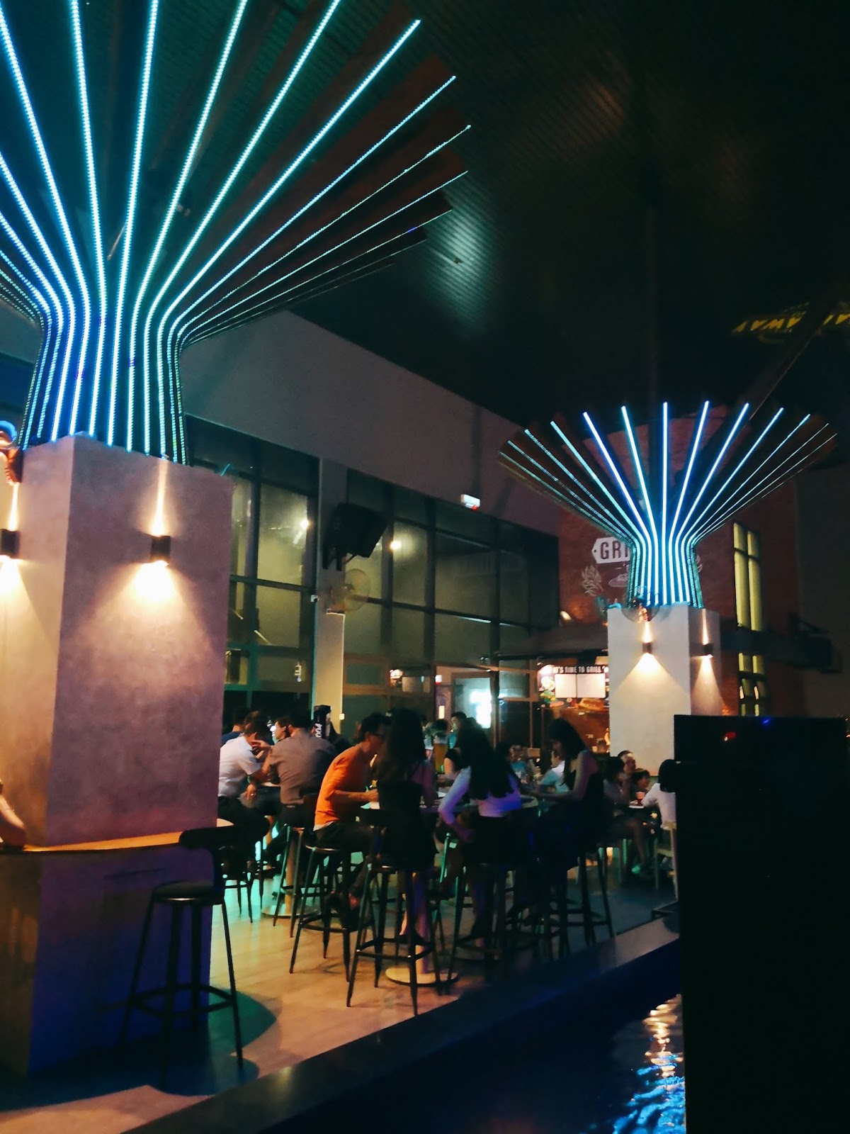 Hallaway KL - 俯瞰KL夜景的空中餐厅 | 有 Liveband | 却是平民价格？！😍 - Charlotte Kong