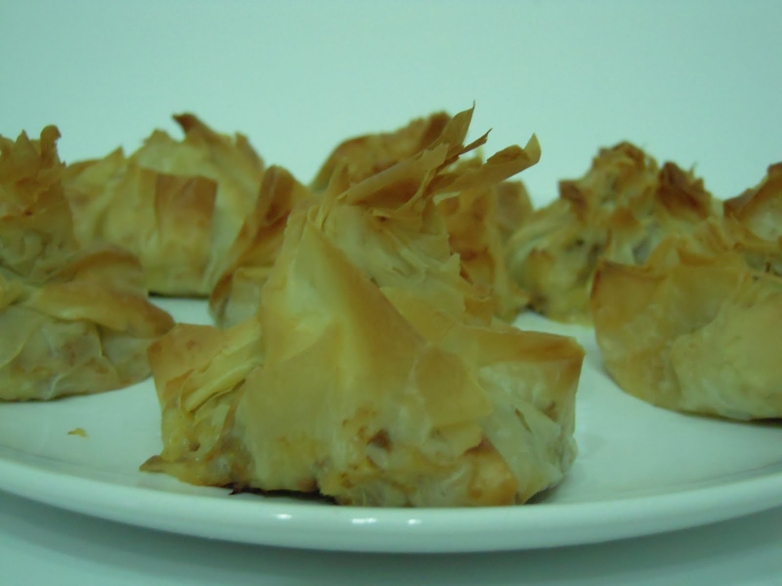 Panela ao lume: Trouxinhas de massa filo com carne e queijo