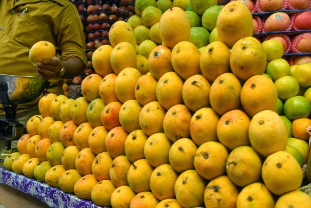 #KHABARLIVE BLOG: Eat Your Way With These 14 Varieties Of Indian Mangoes