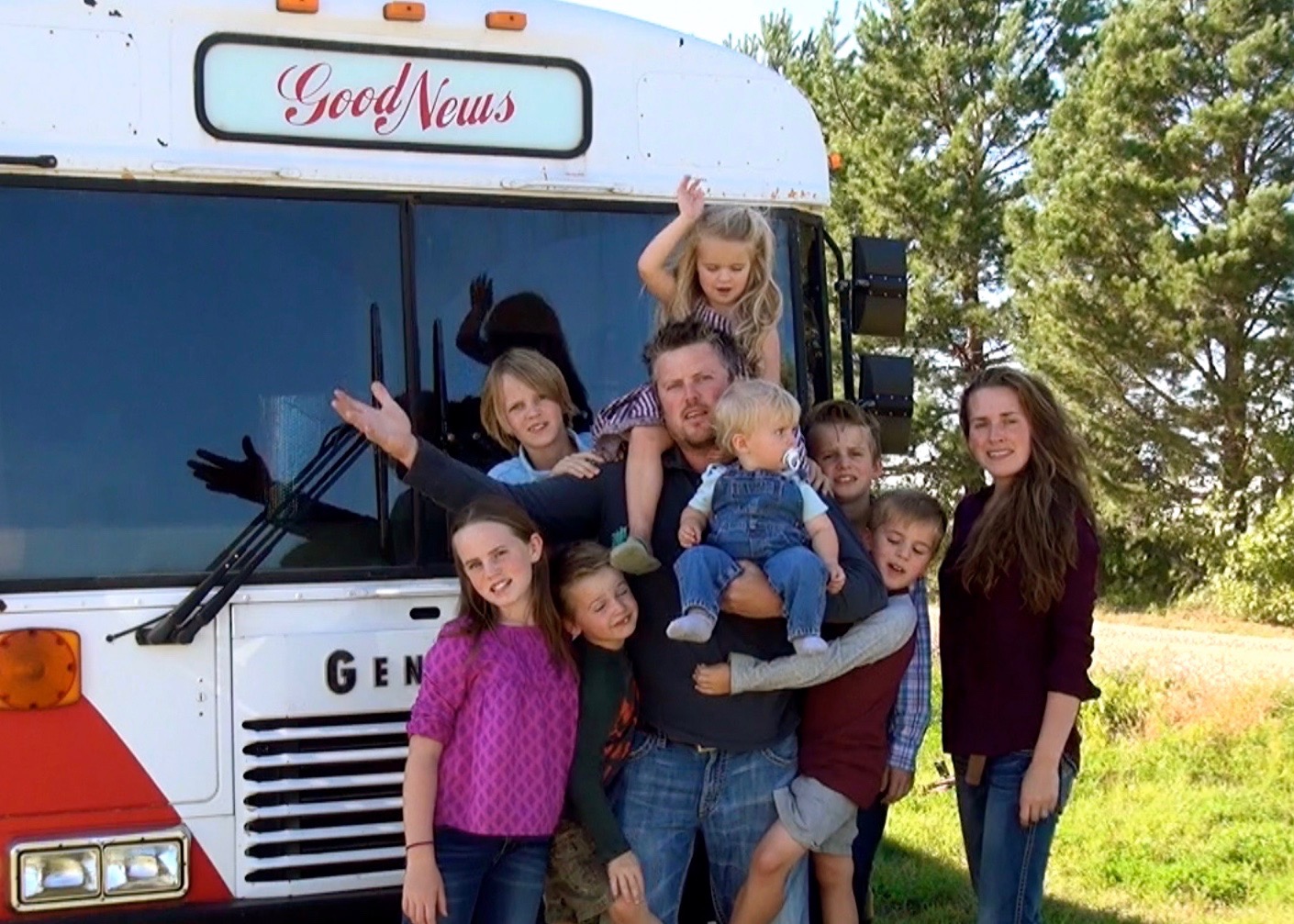 Family of 12 Loving Life on the Road in a Converted School Bus ...