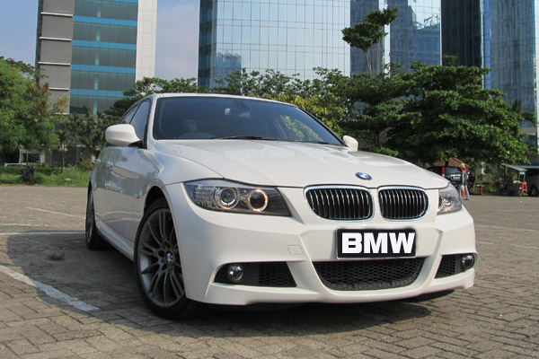 The Interior of the BMW 325i M-Latest Edition Blue Stitching and ...