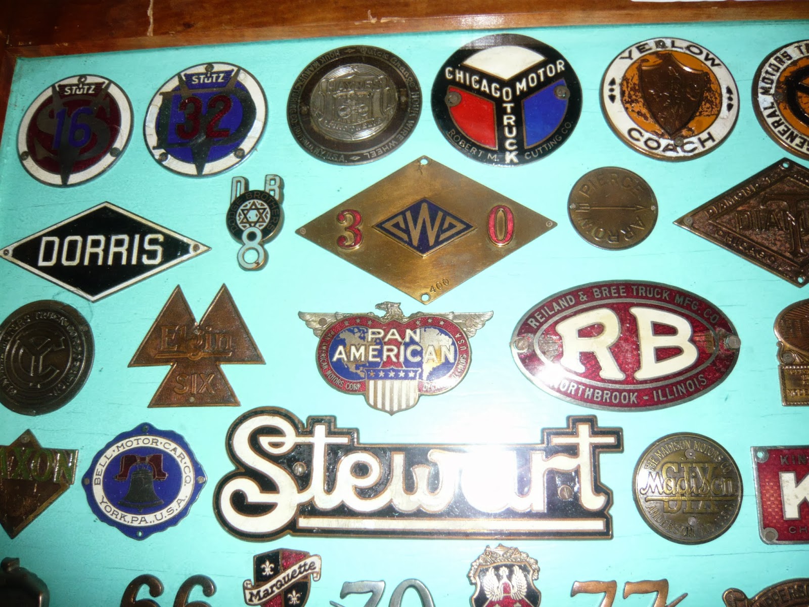 RadiatorEmblems: Lee Roy Hartung collection Chicago