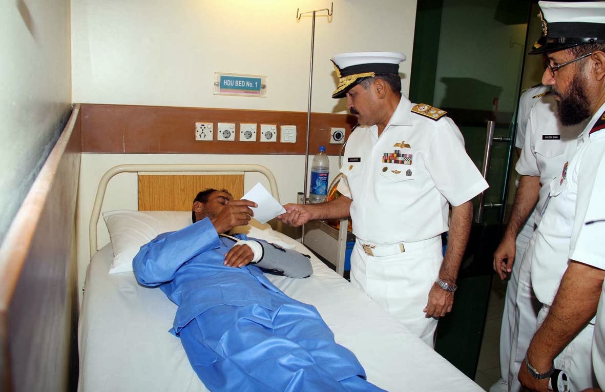 Balochistan Times : Navy dispatches 4,000-kg relief goods for quake-hit