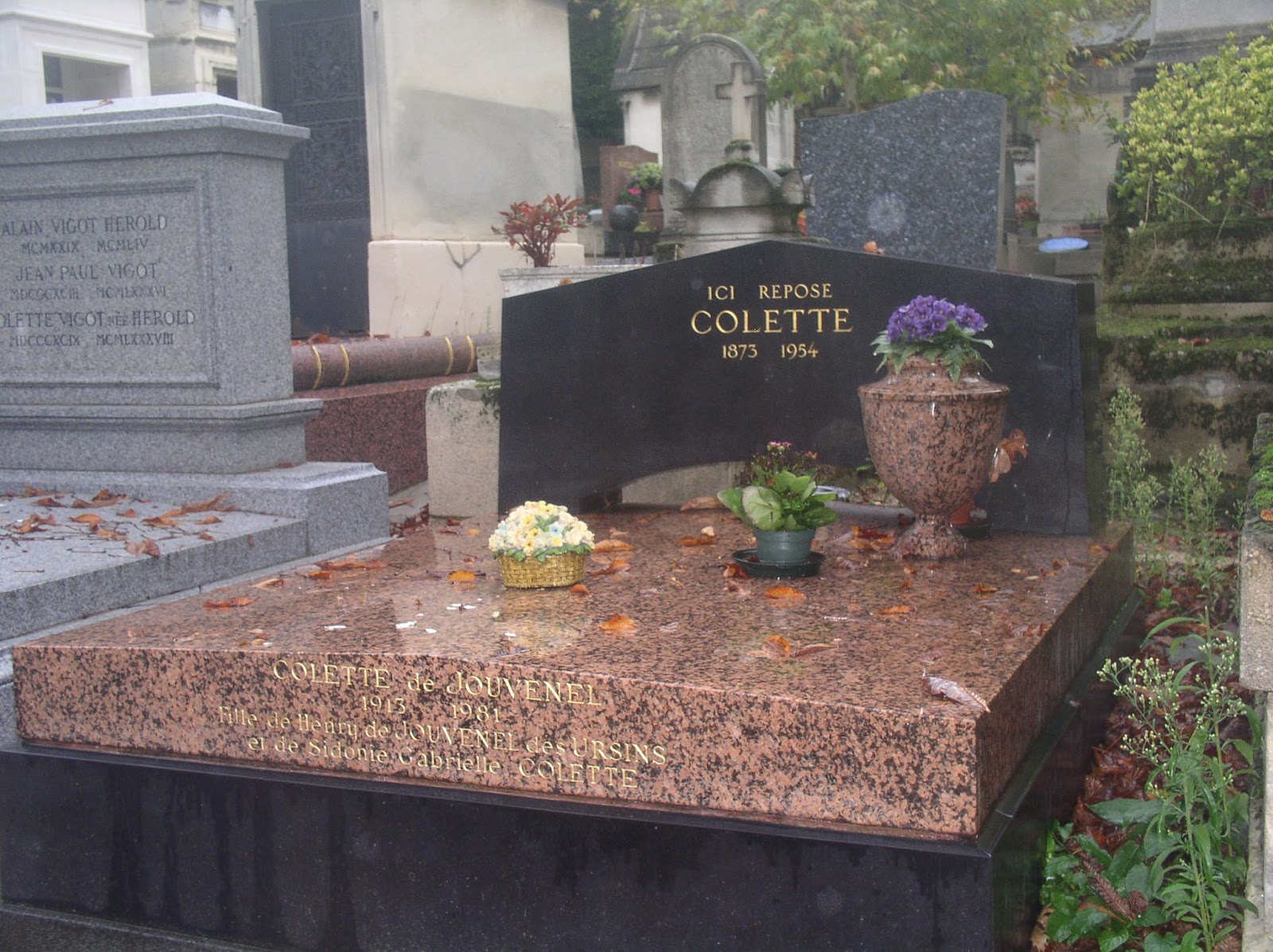 From Paris with Love: Cimetière du Père-Lachaise - City of the Dead