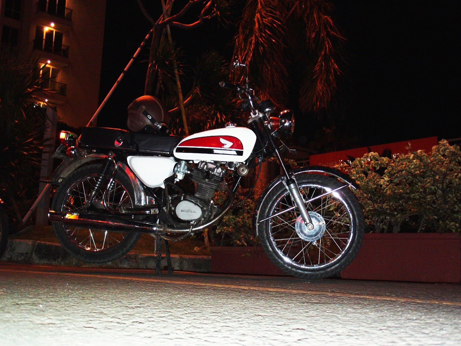 TRI BUSONO: Memodif mesin Honda CB 100 menjadi bertenaga 200cc