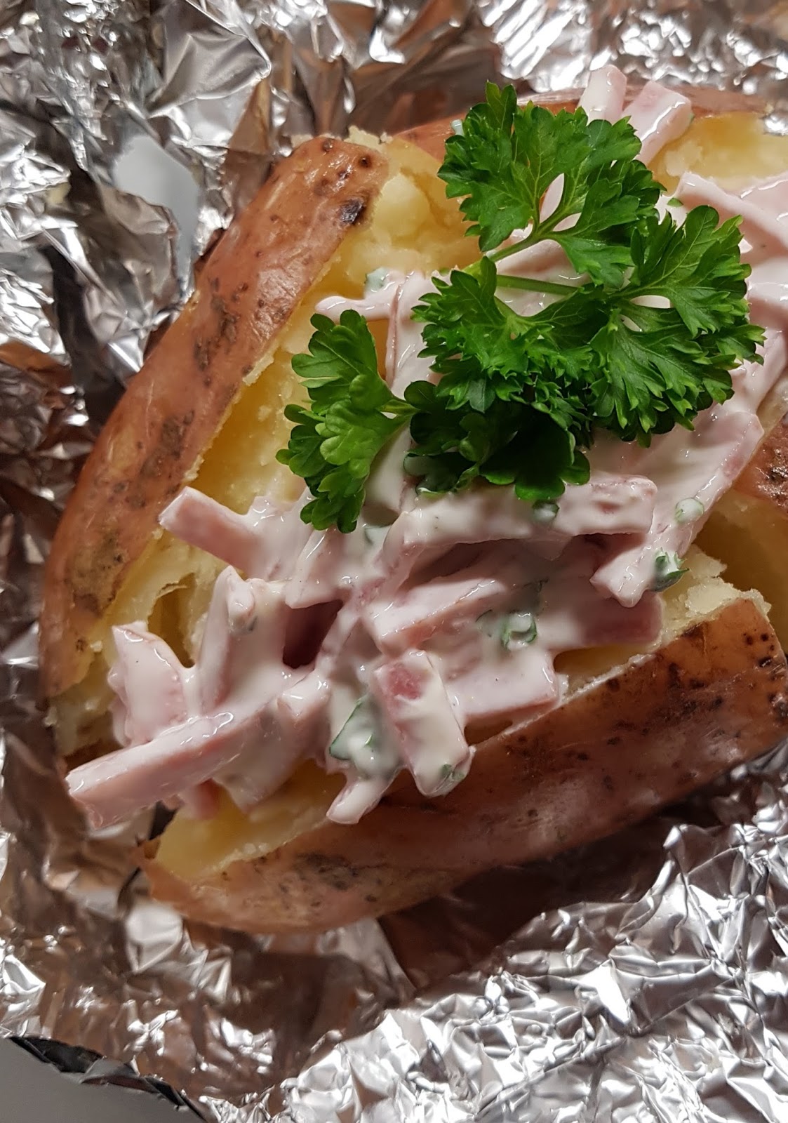 Ruusu-unelmia ja villasukkia: Uuniperunat kahdella täytteellä