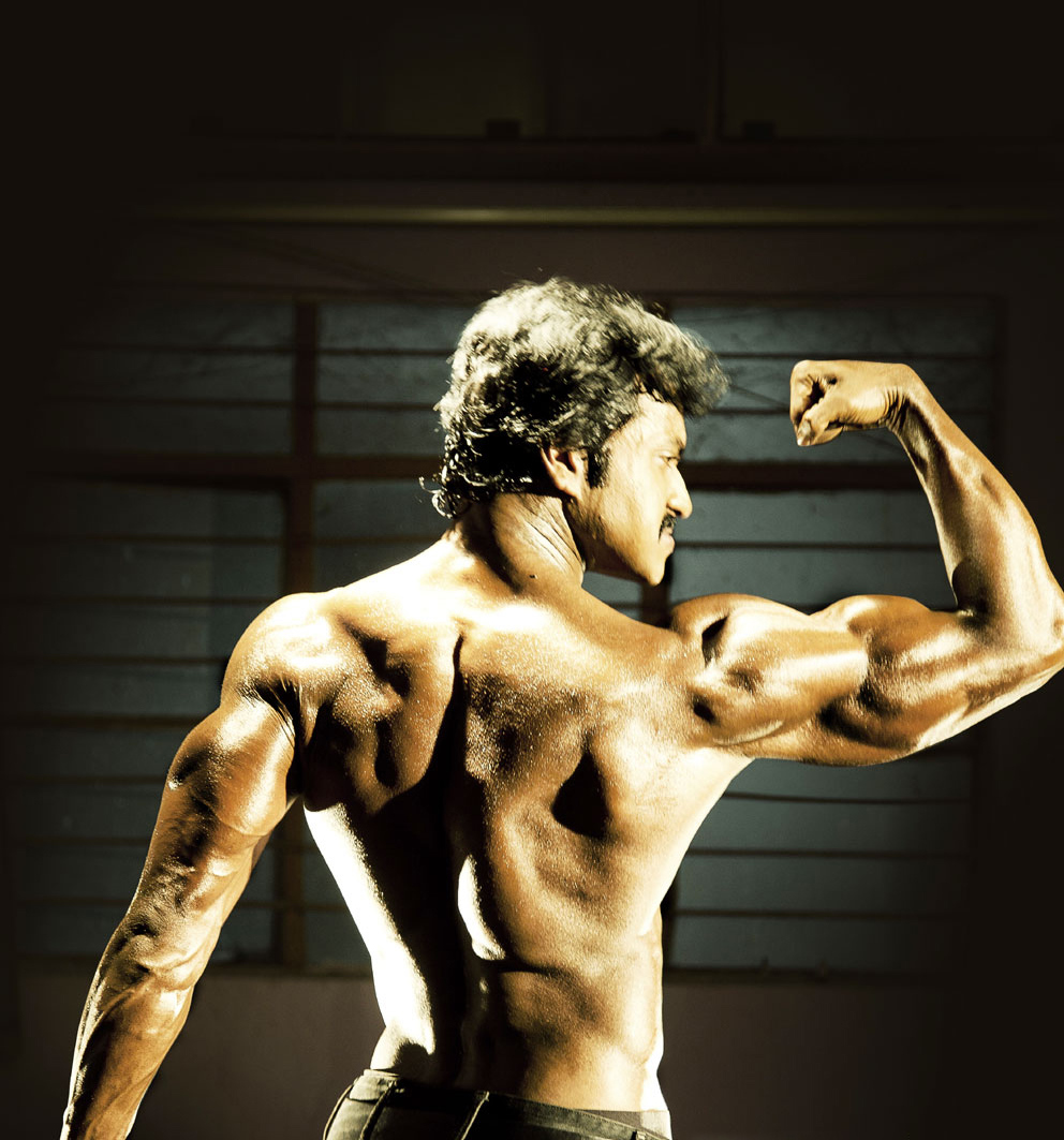 way2filmy: Sunil Six Pack Body Stills.........