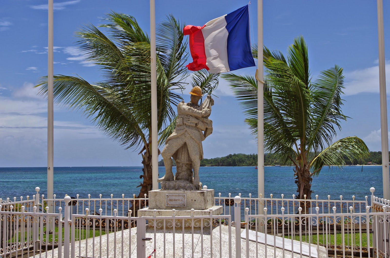PHOTOS D'IL: Première expo " Les monuments aux morts de la Martinique"