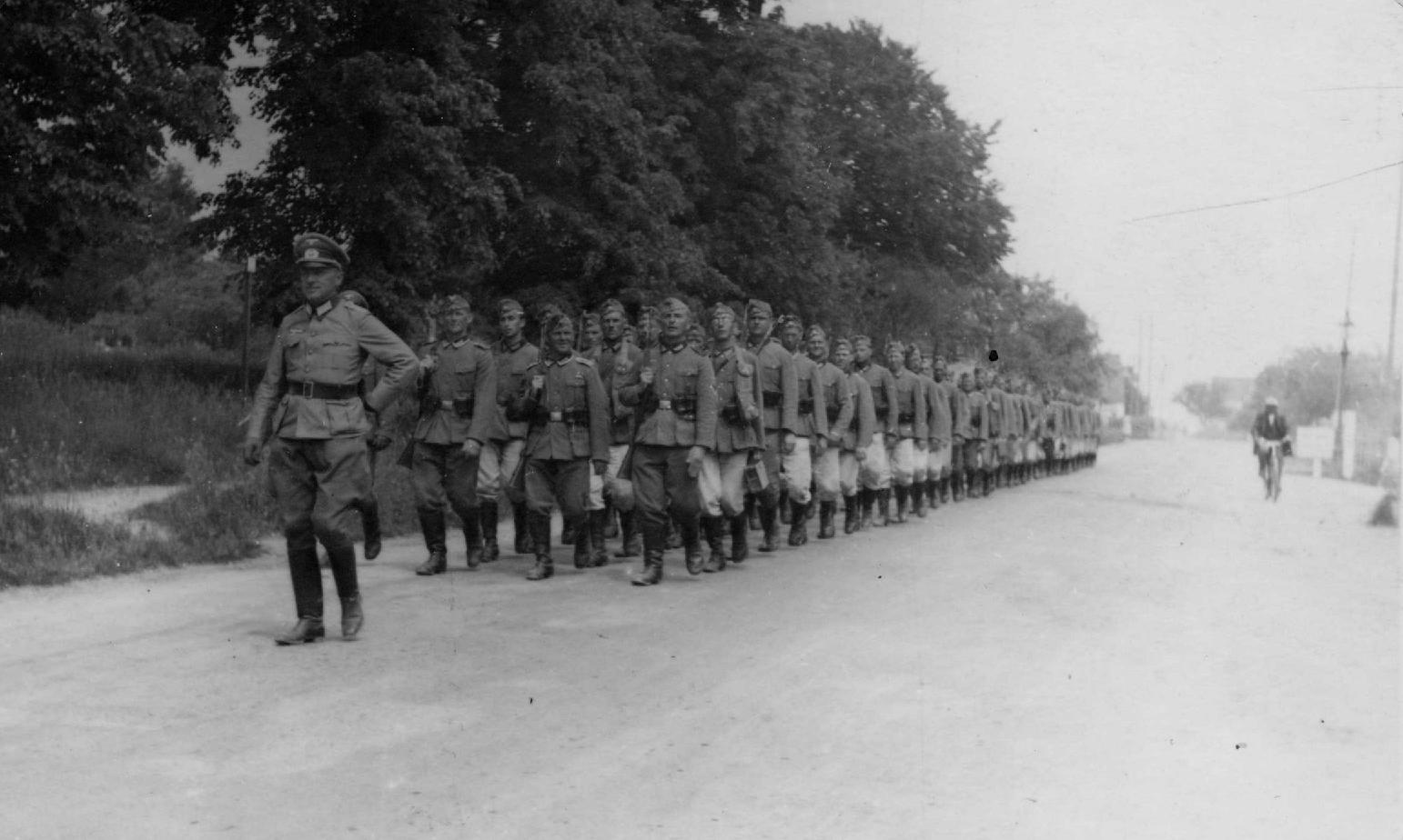 NAZI JERMAN: Album Foto 132. Infanterie-Division Dalam Unternehmen ...