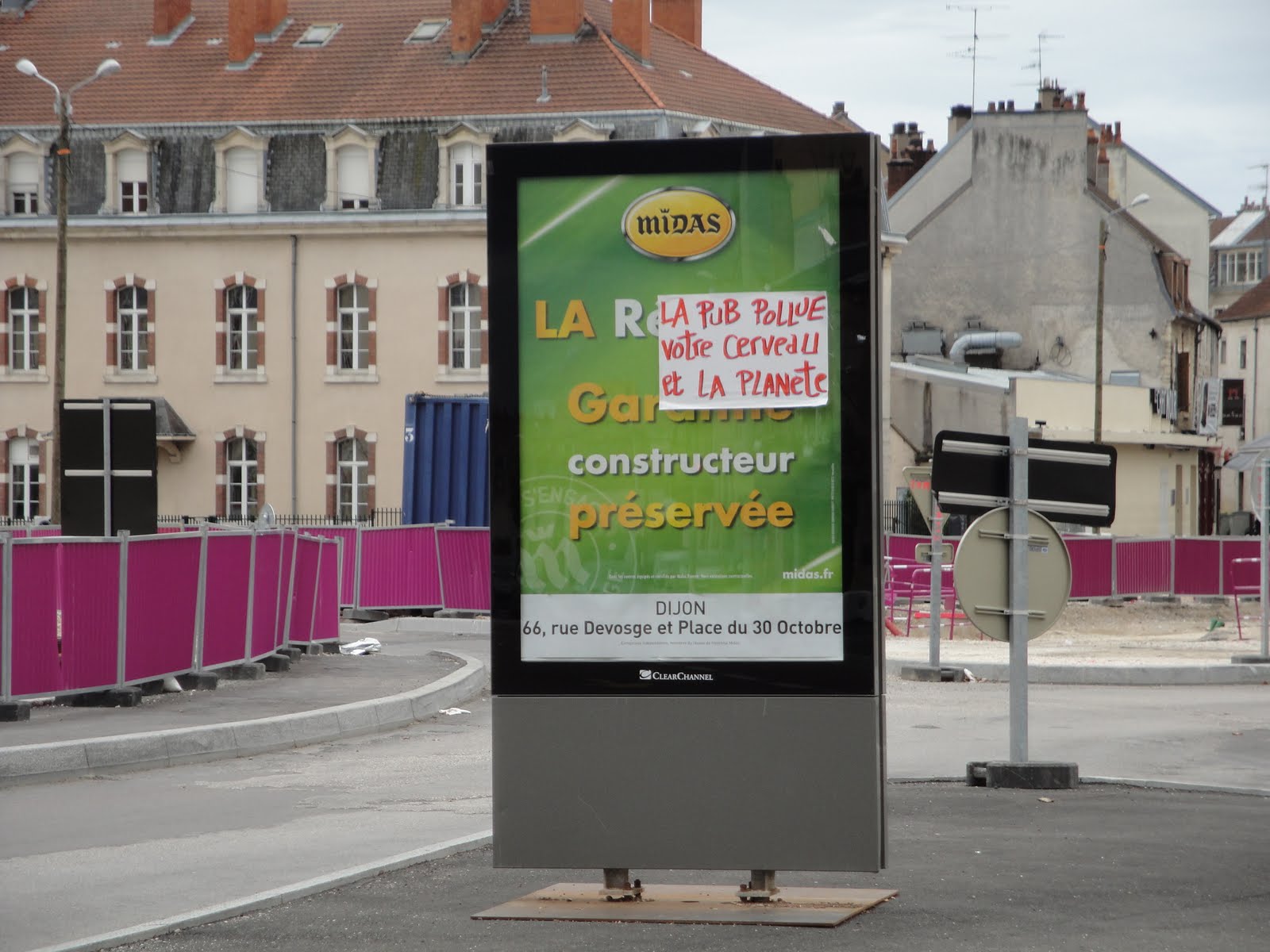 "Dijon pollué par la pub" | Le Club