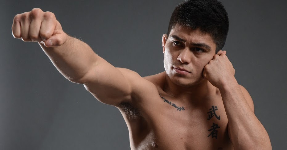 PUNCH 2 THE FACE: Combate Americas First Title Fight