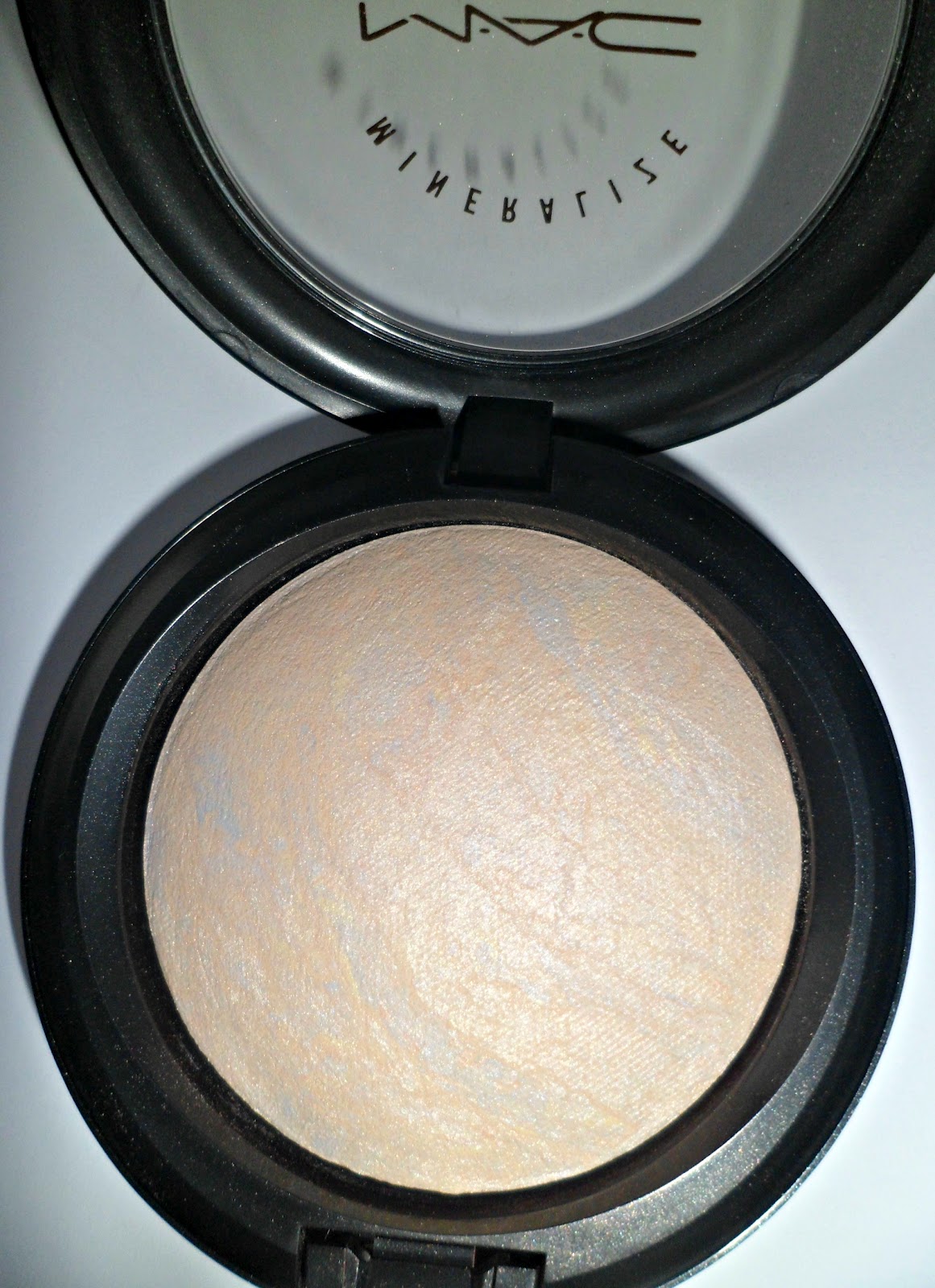 Glam Tropic: Mac Lightscapade MSF Review and Swatches