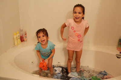 What's goin' on with the Shababys...: Washing clothes... in the bath tub?