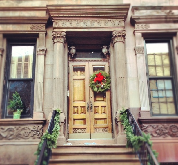 H A R L E M + B E S P O K E: ☞ BESPOKE: Festive Holiday Brownstones