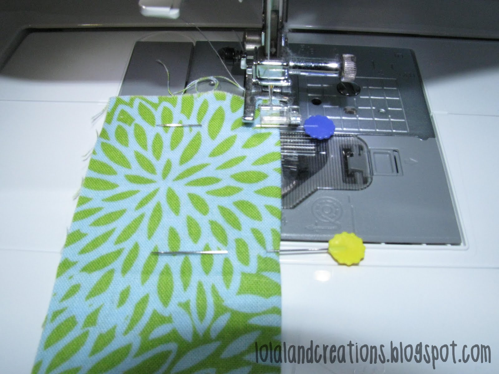 LolaLand Creations: Tutorial & GIVEAWAY: Fabric Business Card Holder