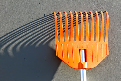 Florez Nursery: Fiskars shrub rake