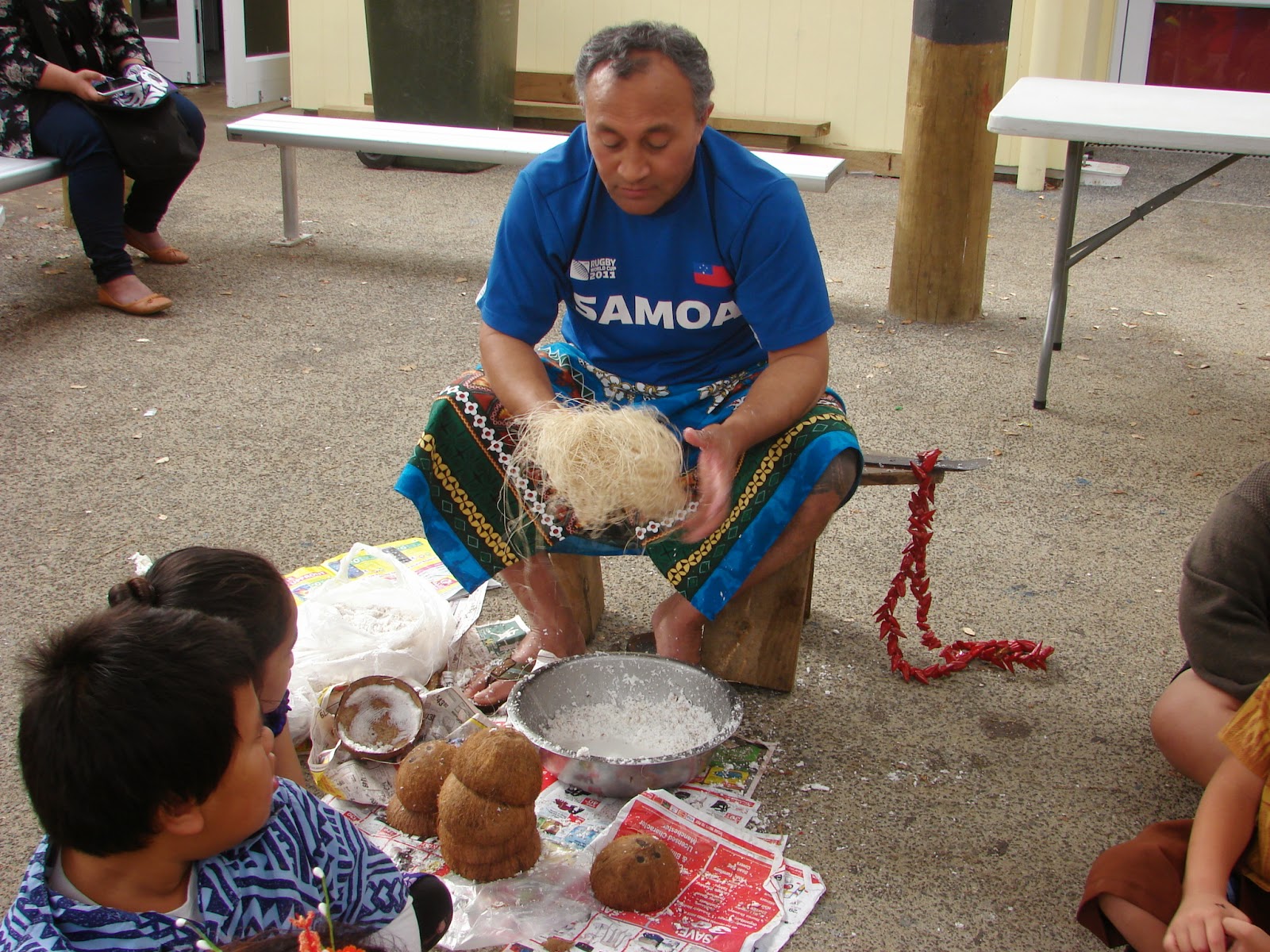 Teine ma Tama Samoa: Tutoatasi o Samoa