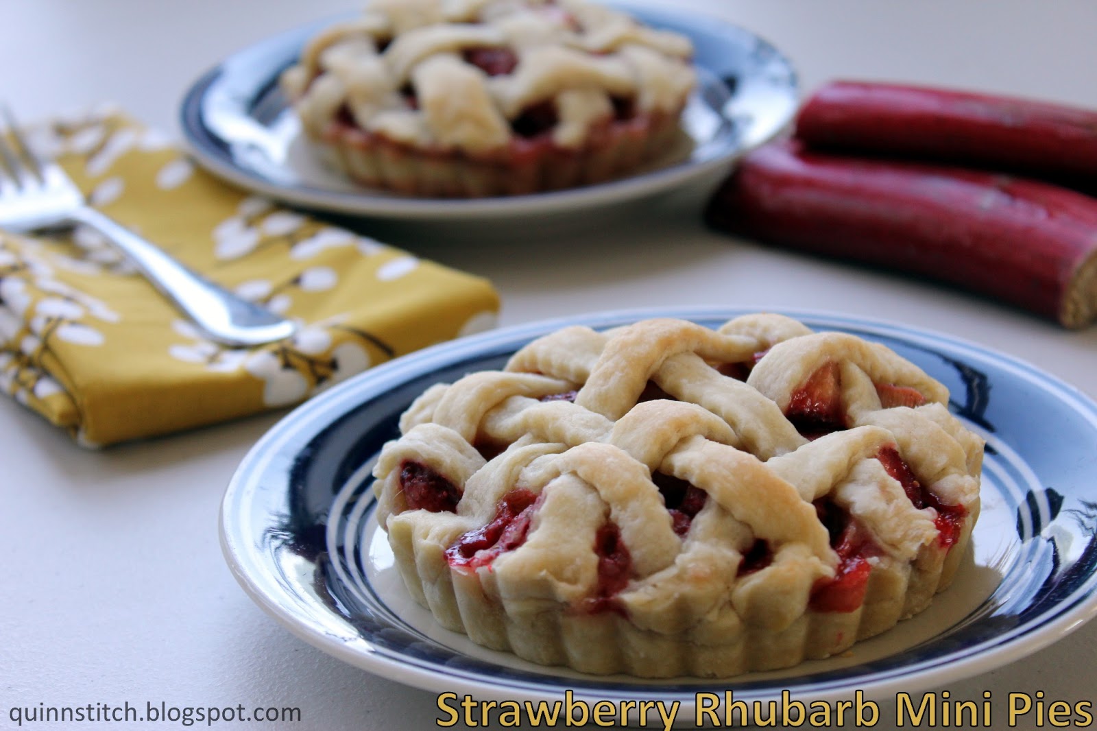 Quinn Stitch: How to make: Strawberry Rhubarb Mini Pies