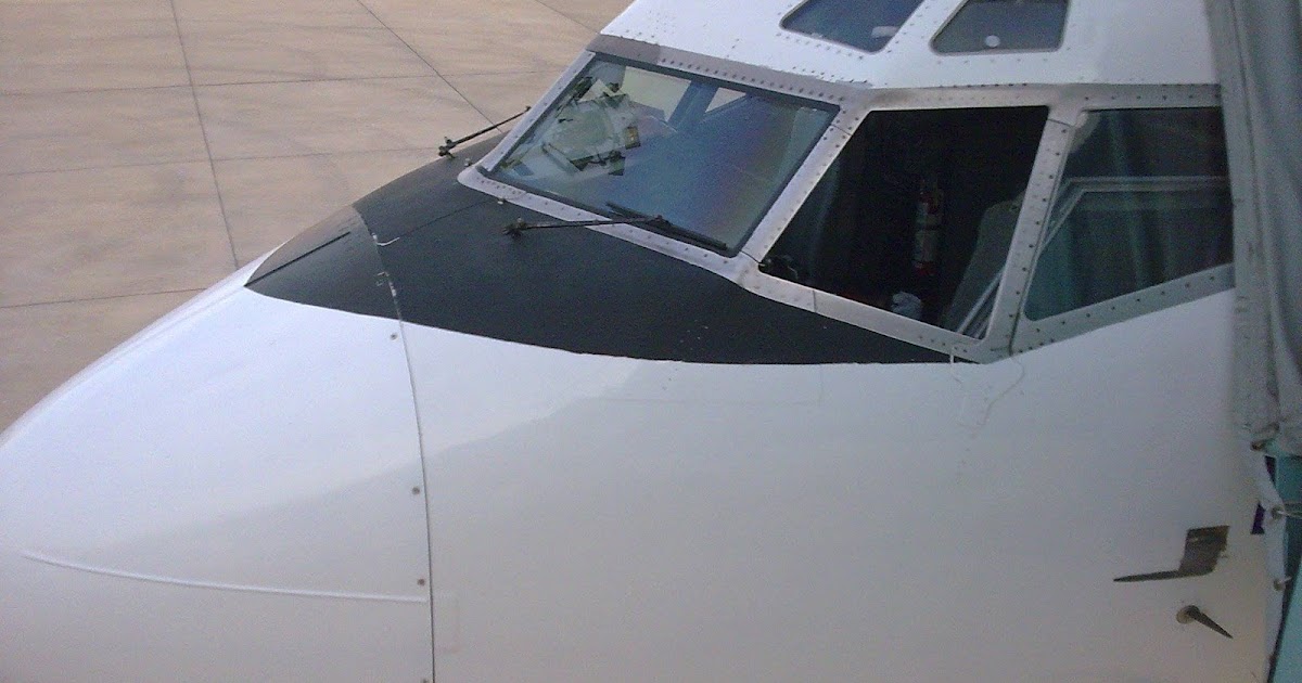 InsideCockpit: Eyebrow cockpit window Boeing 737