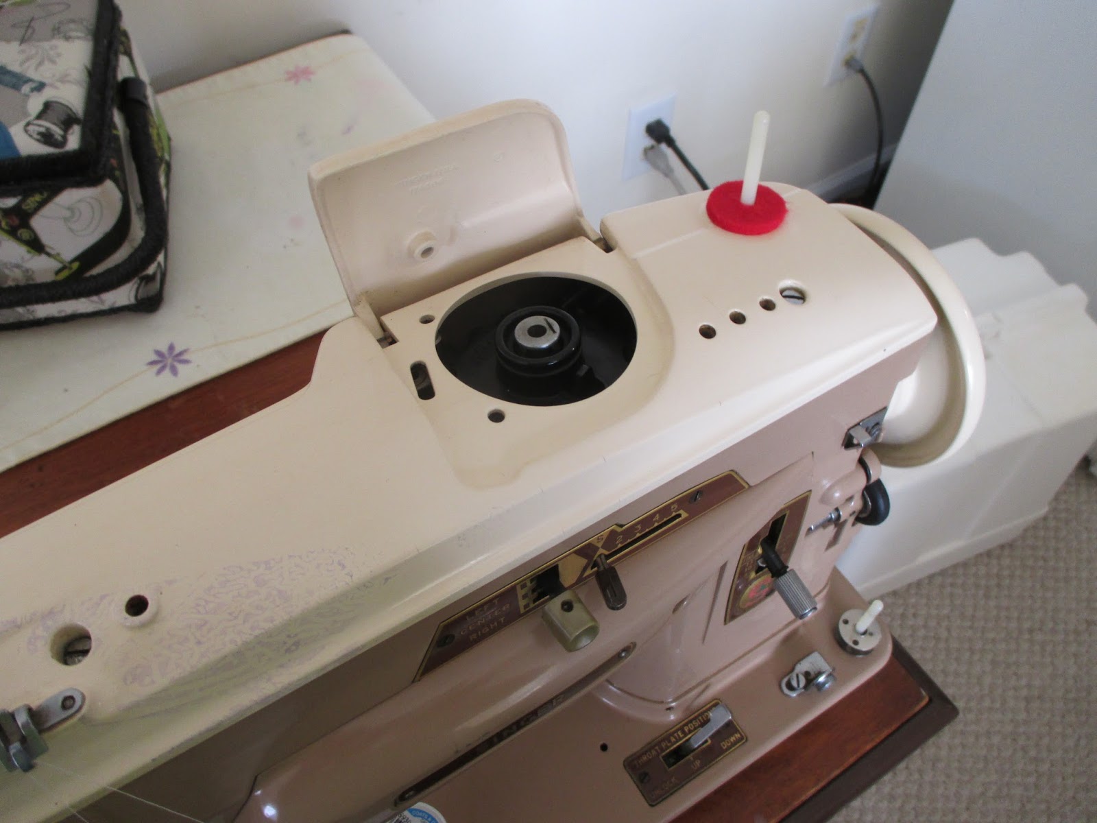 Reclaimed Stitches: Singer 401 versus 403 (and 404)