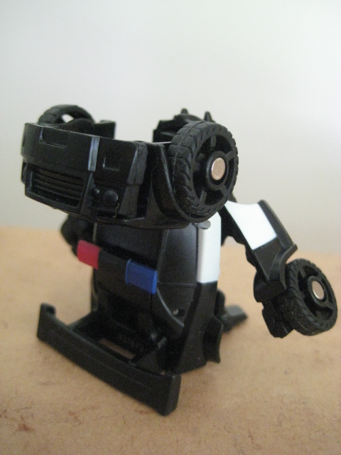ChCse's blog: Toy Review: Transformers Bot Shots Barricade