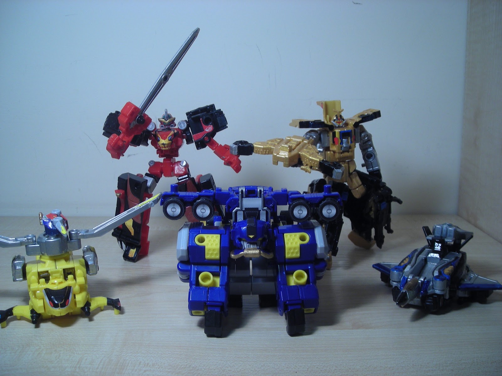 My Shiny Toy Robots: Toybox REVIEW: Tokumei Sentai Go-Busters minipla ...