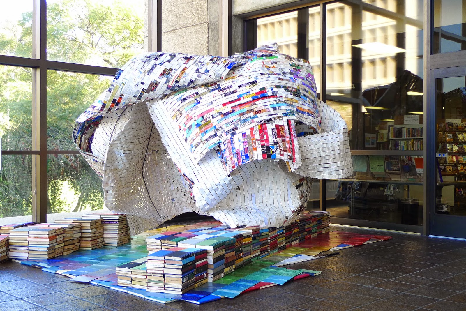 Kolaz: BOOK-IGLOO at the Inglewood Library