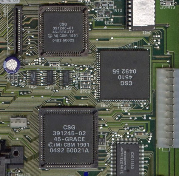 En su esquina superior derecha había espacio para una disquetera ...