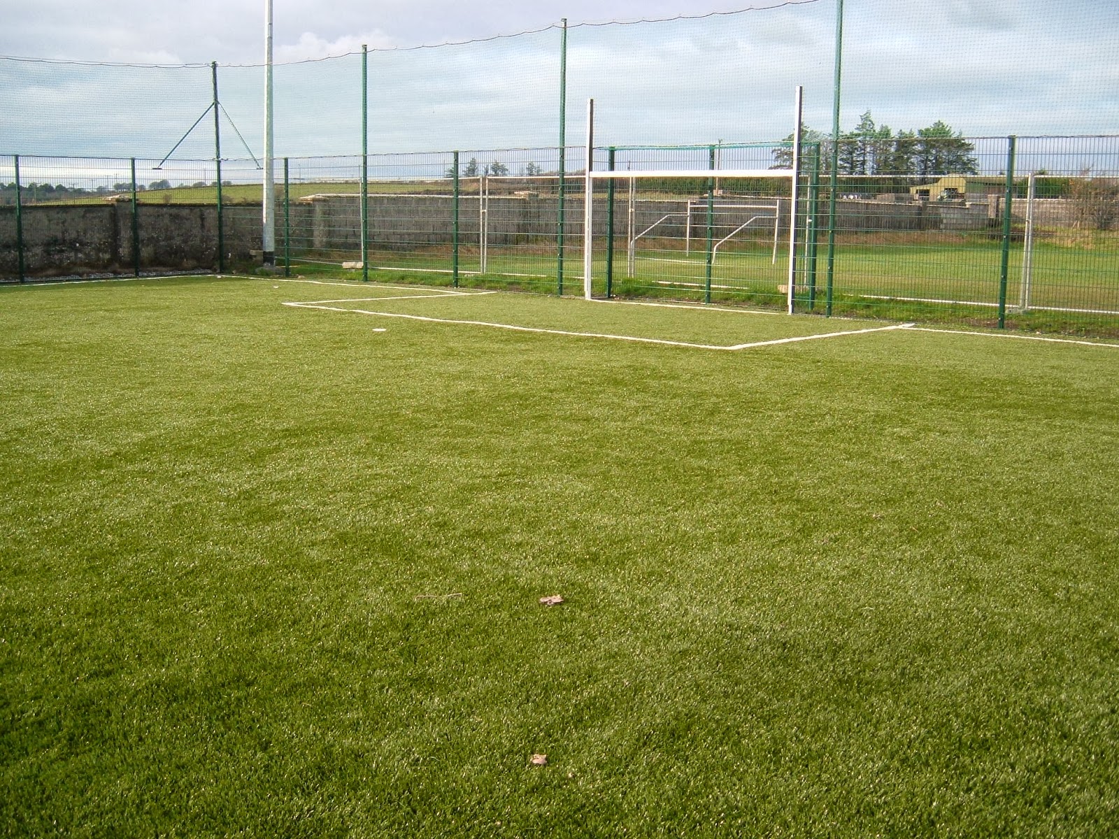 Creggs National School: ASTROTURF PITCH