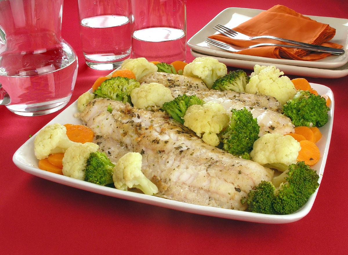 Delícias do Dia-a-Dia: FILÉ DE BADEJO GRELHADO COM LEGUMES