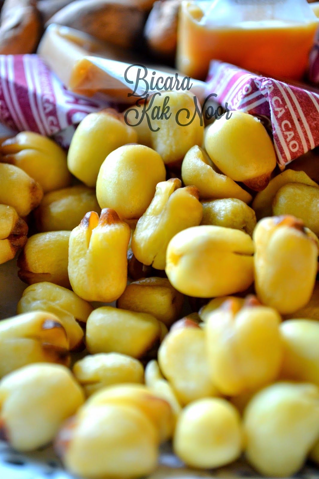 Kudapan Dari Vietnam Gajus Panggang & Buah Teratai - Dapur Kak Noor