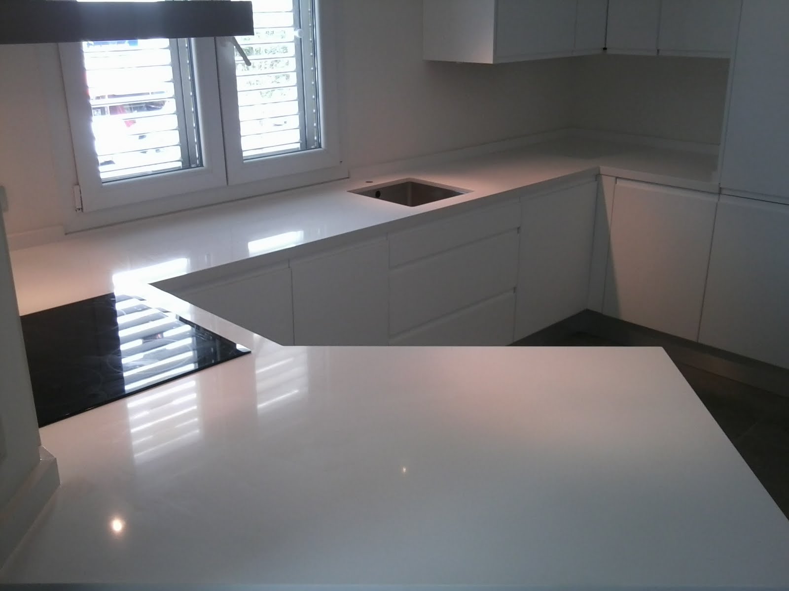 Piedralia Global S.L.: Encimera de cocina en Compac Blancdo Absoluto