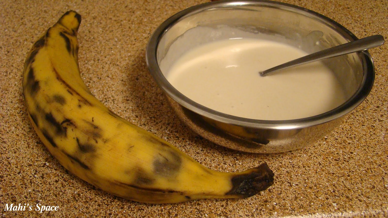 Pazha Bajji / Pazham Pori Vada / Banana Fritters ~ Mahi's Kitchen