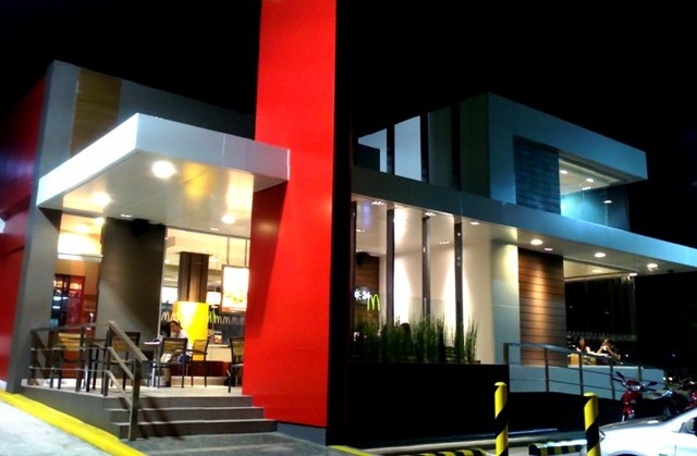 ANYTHING GOES...: McDonald's Philippines 30th Anniversary Stores