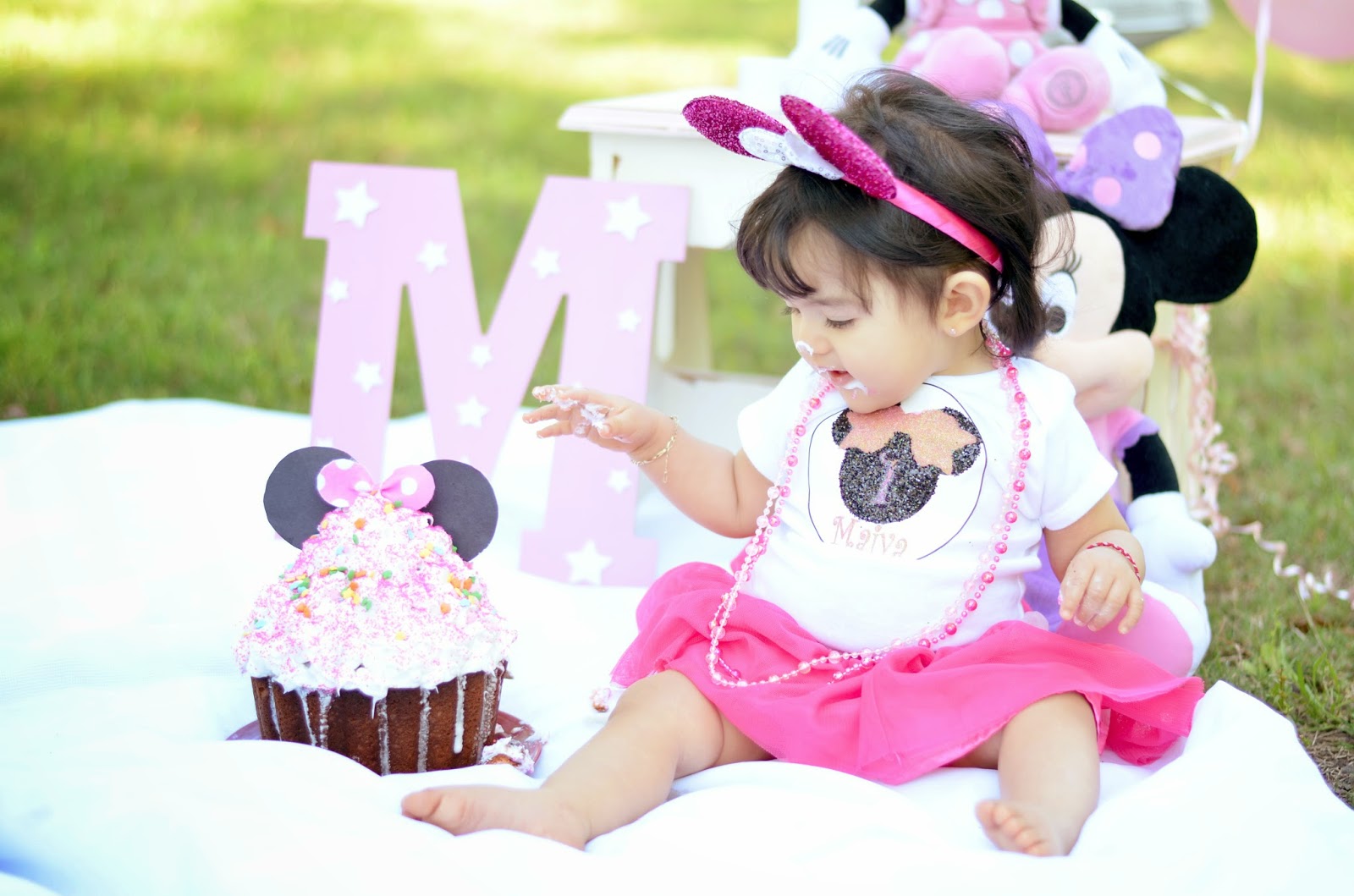 The Hennigan Tribe: Minnie Mouse Photoshoot