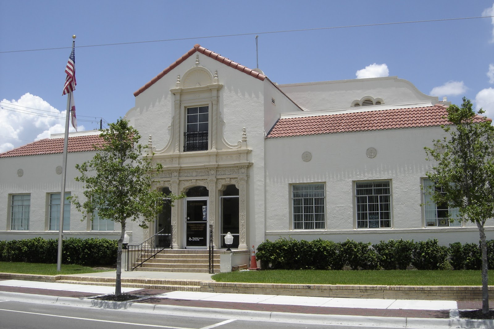 Places To Go, Buildings To See: Wauchula City Hall, Wauchula, Florida