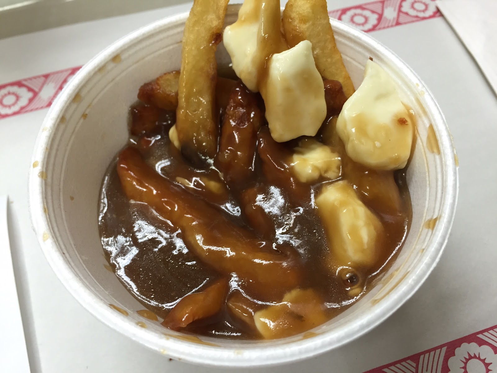Poutine From Dépanneur Poutine Hériot / Dépanneur Poutine Hériotのプーティン ...