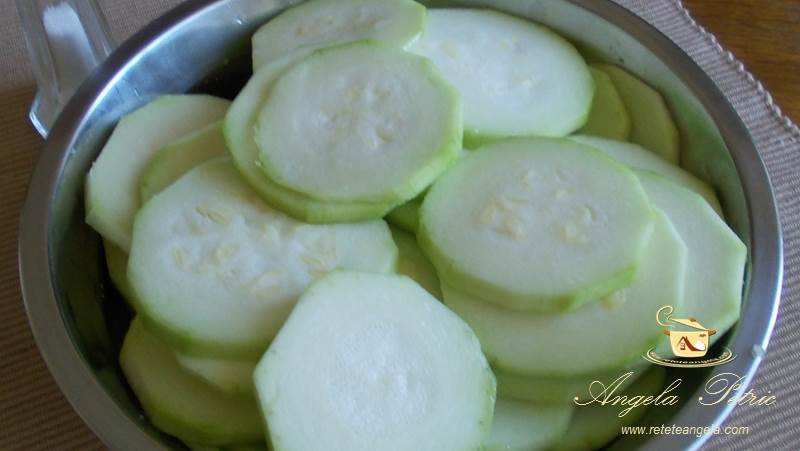 Dovlecel pane ~ Retete culinare simple si gustoase