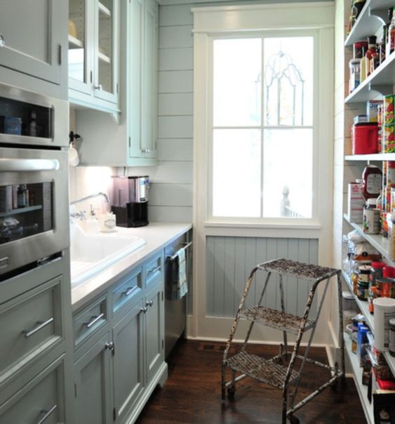 Refreshing Walk In Pantry With Window Design Ideas / Home Decor & Weddings