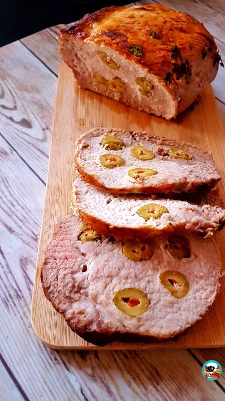 Lomo de cerdo mechado con aceitunas - ¡Huele Bien!