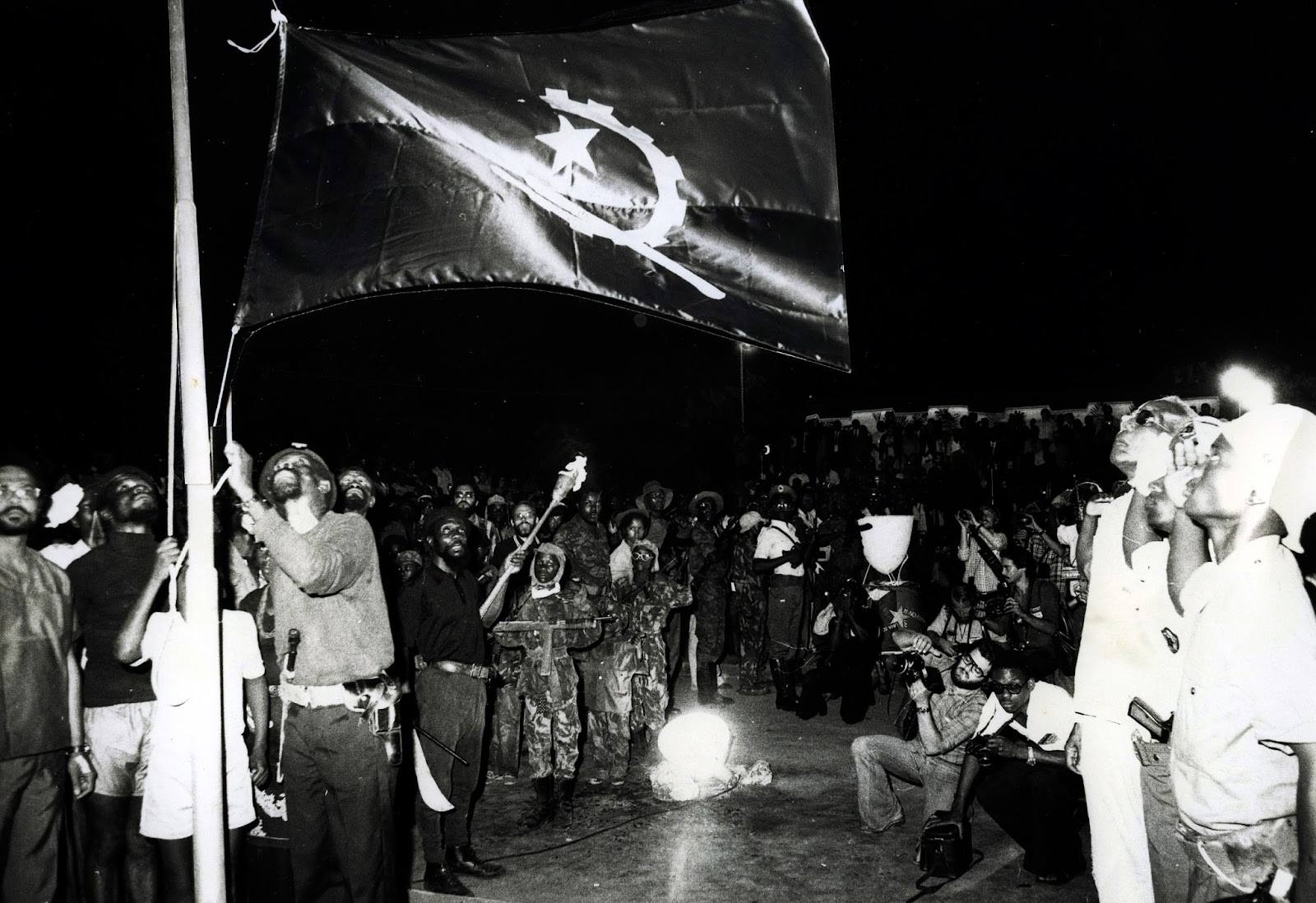 Pensar e Falar Angola: Independência Nacional - 42º aniversário