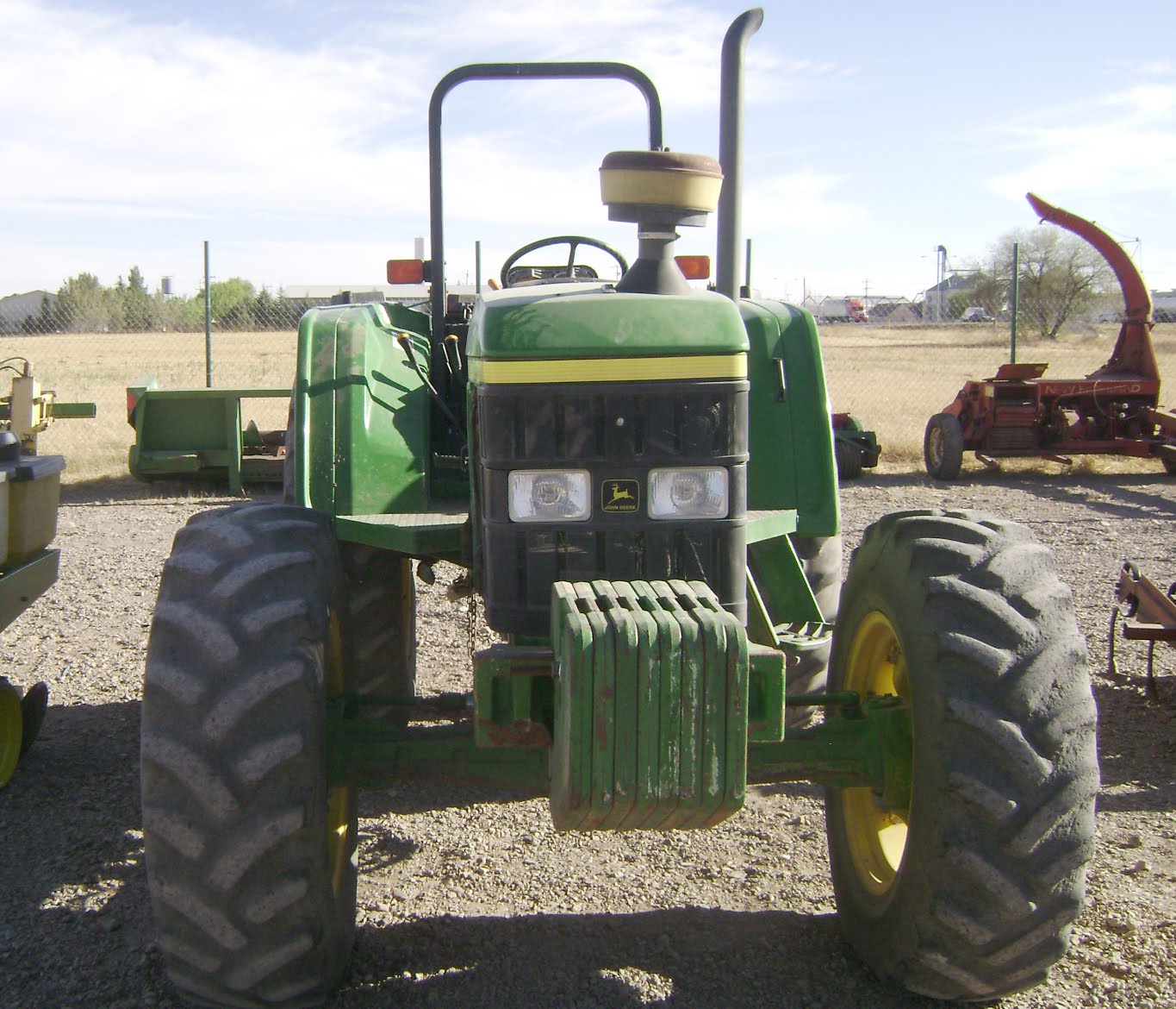 MAQUINARIA AGRICOLA INDUSTRIAL: Tractor JD 5715 4x4 2004 100hp por ...